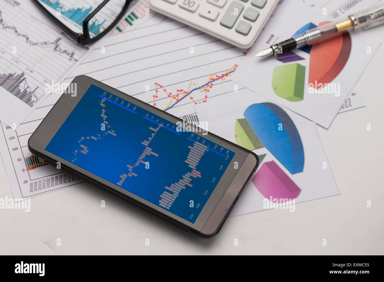 Mobile stock data hi-res stock photography and images - Alamy