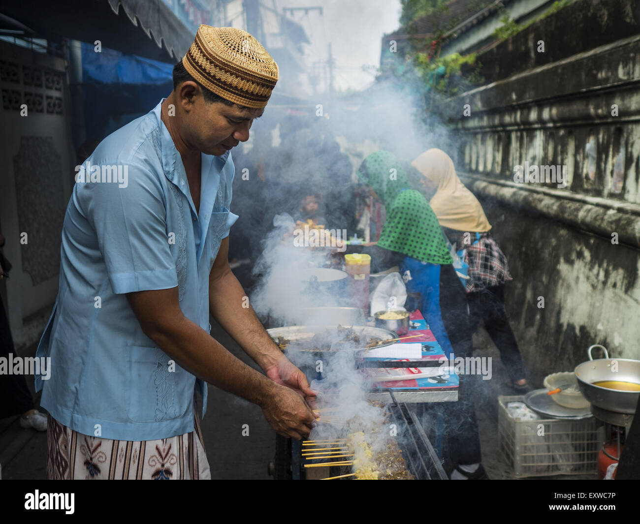 Bangkok, Thailand. 17th July, 2015. A street food vendor near Ton Son ...