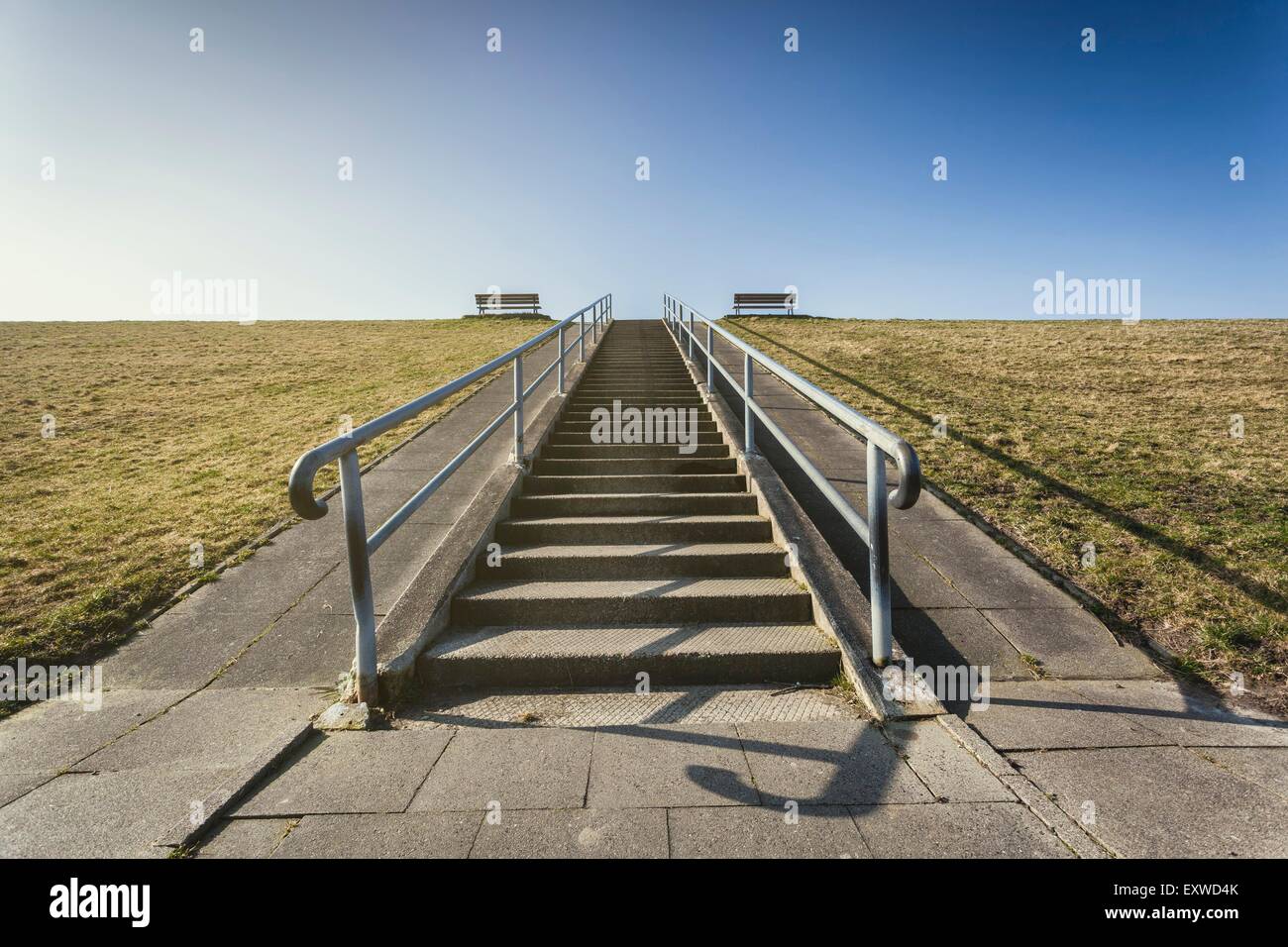 Crossover Top Over Dike Steps Flat
