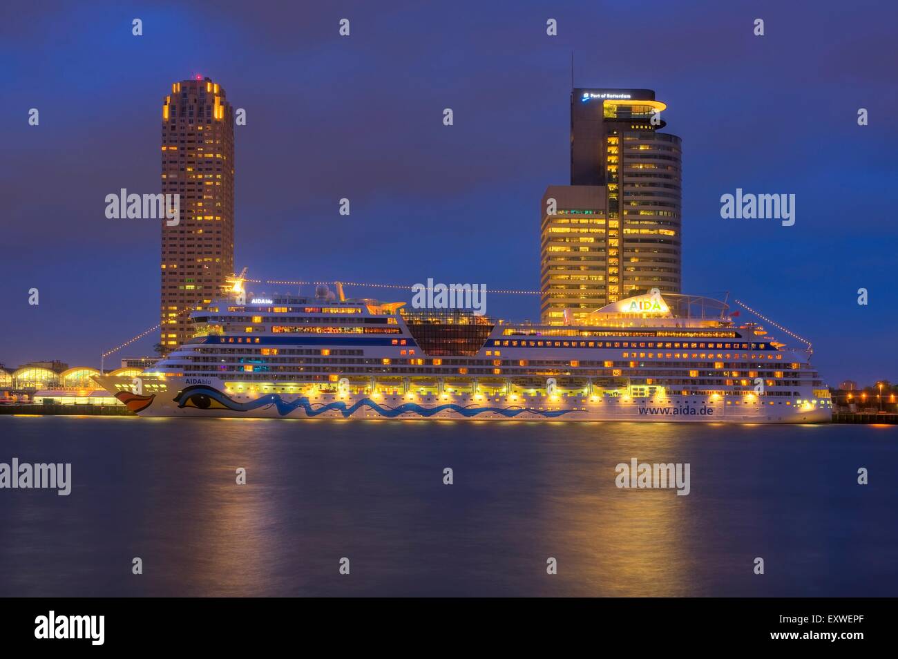 Rotterdam night view hi-res stock photography and images - Alamy