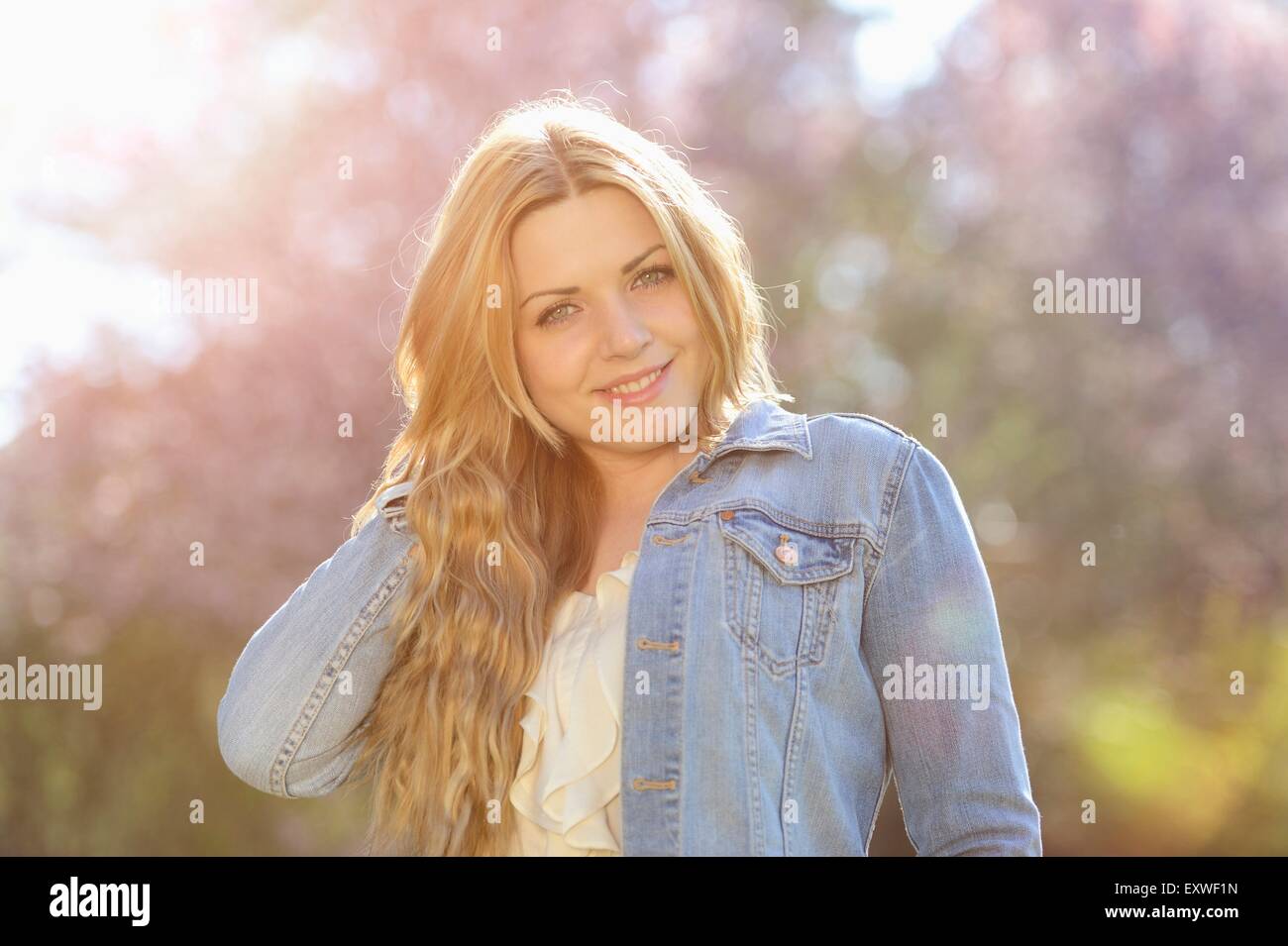 Portrait portraits outside outdoors hi-res stock photography and images ...