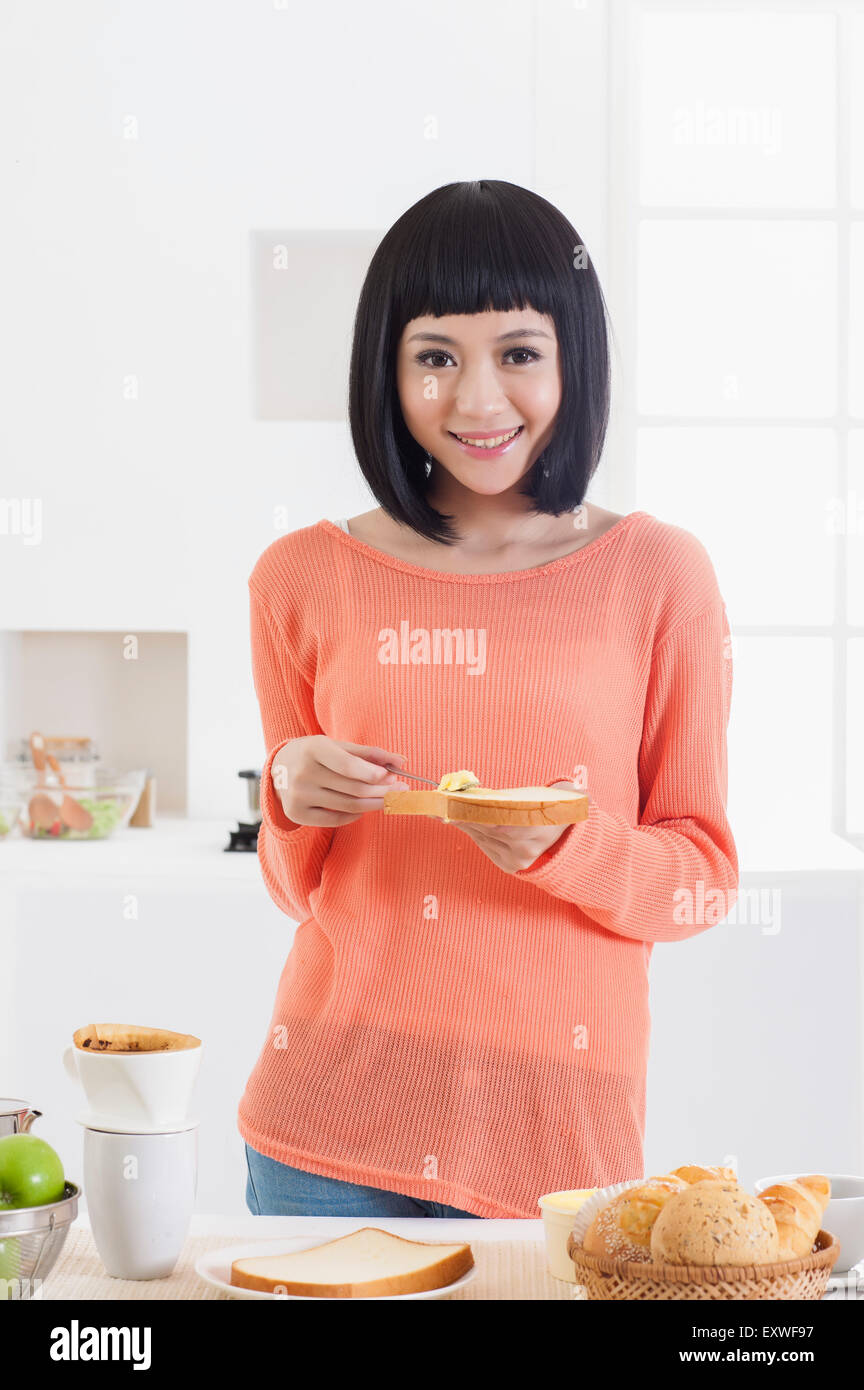 Smiling housewife looking camera hi-res stock photography and images ...