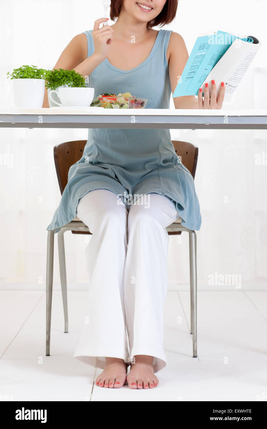 Young woman reading book smile hi-res stock photography and images - Alamy