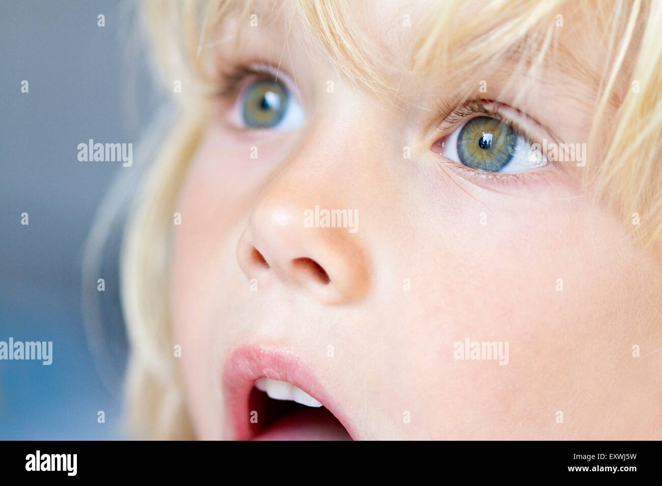 Toddler girl surprised hi-res stock photography and images - Alamy