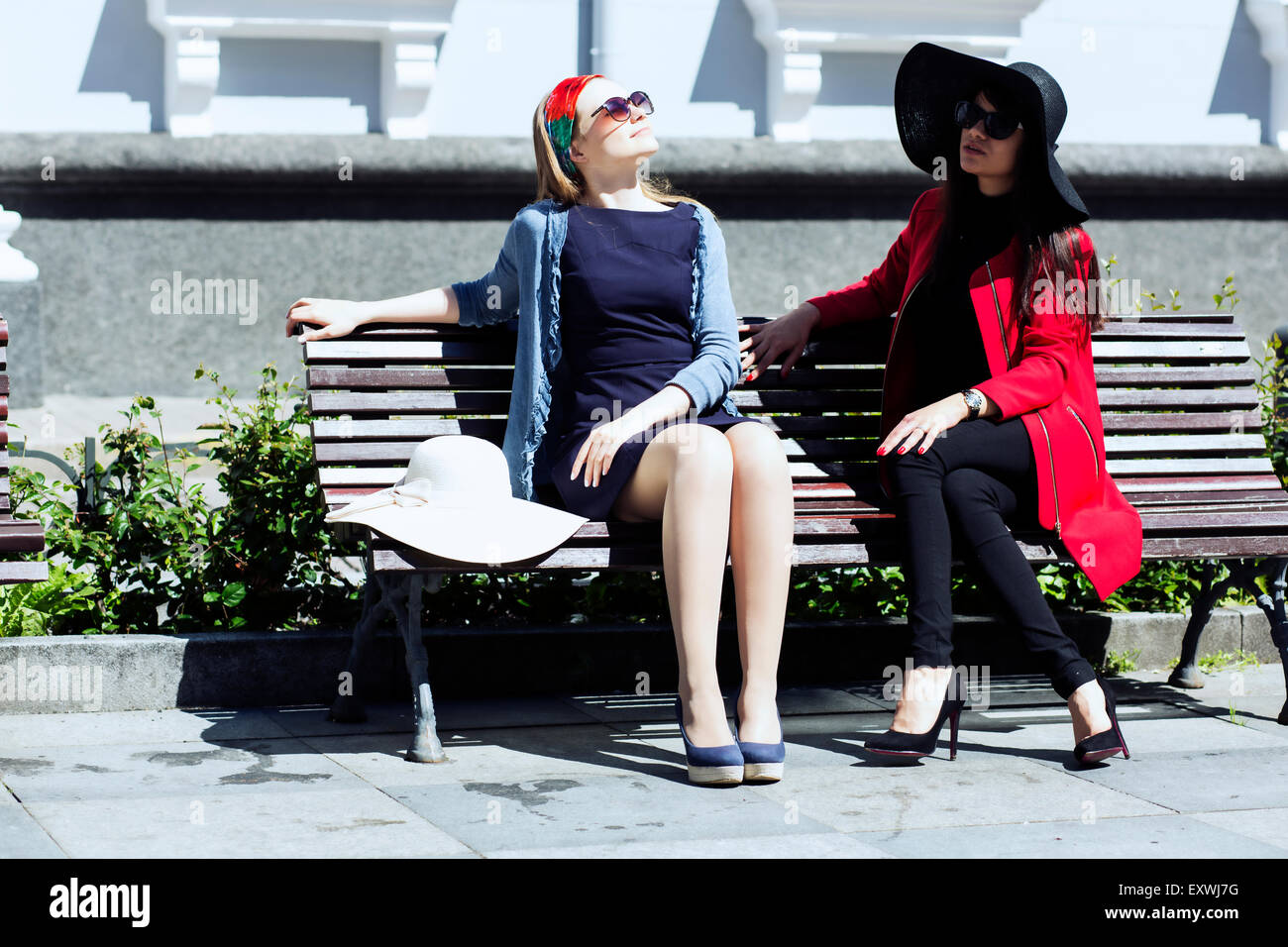 Ladies enjoying the sun hi-res stock photography and images - Alamy