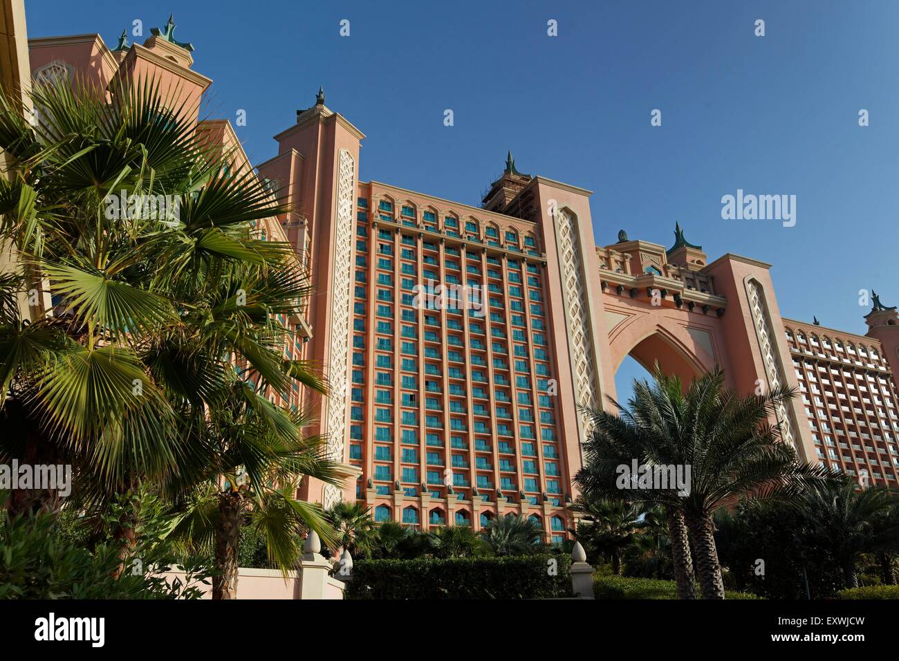 Atlantis Hotel, The Palm Jumeirah, Dubai Stock Photo - Alamy