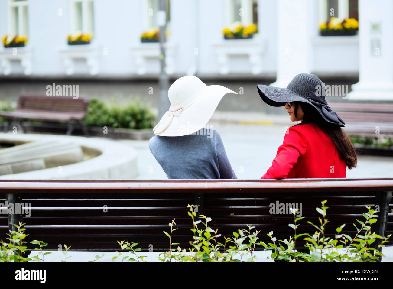Retro couple black and white hi-res stock photography and images - Alamy
