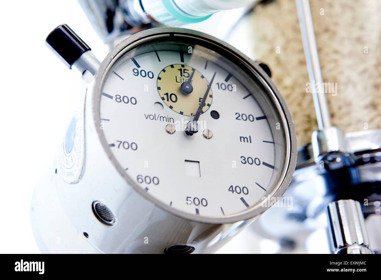 Medical ventilator hi-res stock photography and images - Alamy
