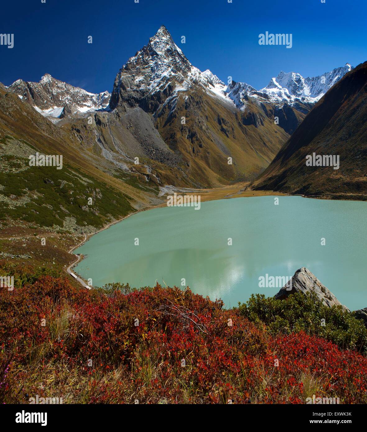 Clear day in the alps hi-res stock photography and images - Alamy