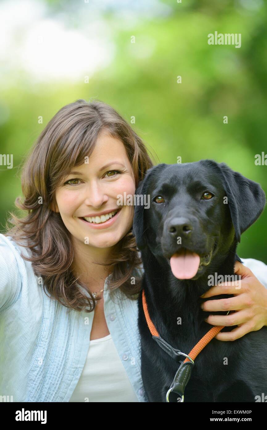 Black labrador close up hi-res stock photography and images - Alamy