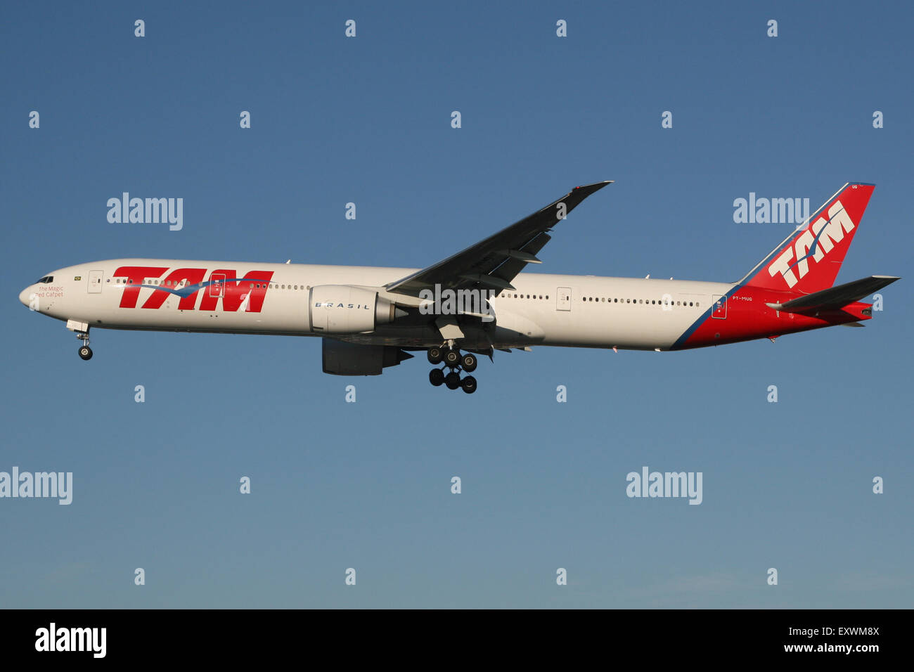 TAM BRASIL BRAZIL 777 LANDING Stock Photo - Alamy