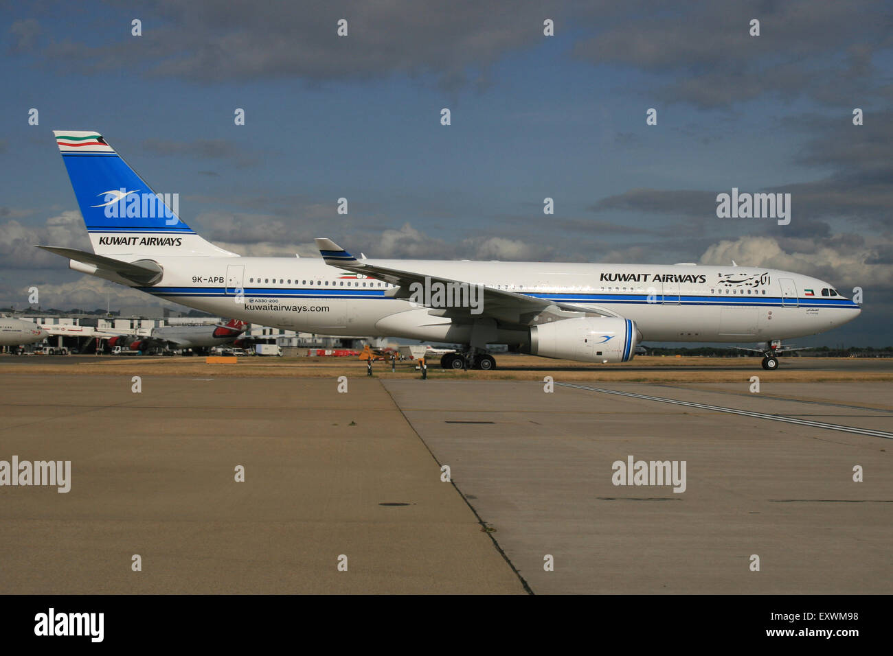 Kuwait airways plane hi-res stock photography and images - Alamy