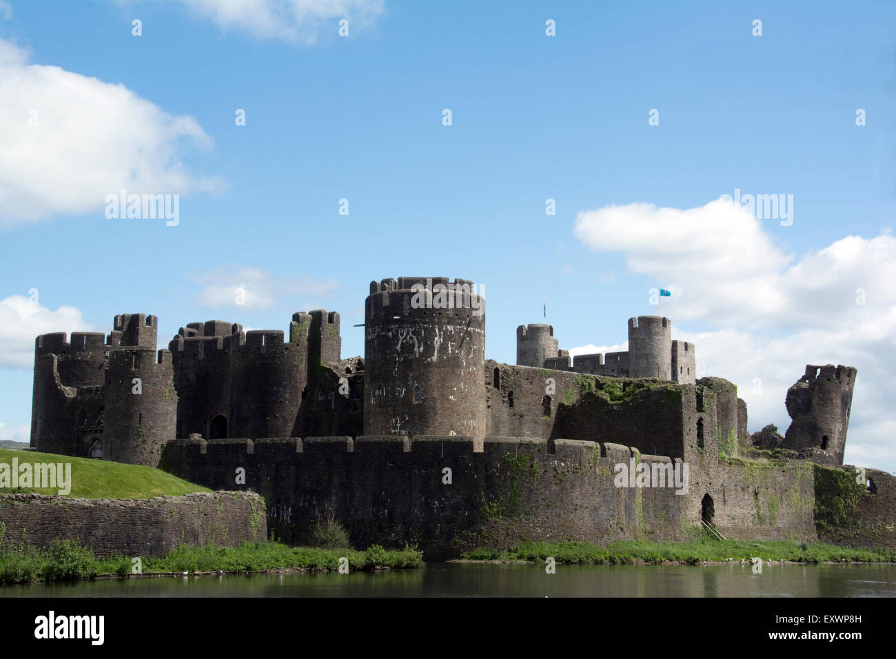 WALES; CAERPHILLY; CAERPHILLY CASTLE AND THE LEANING TOWER Stock Photo ...