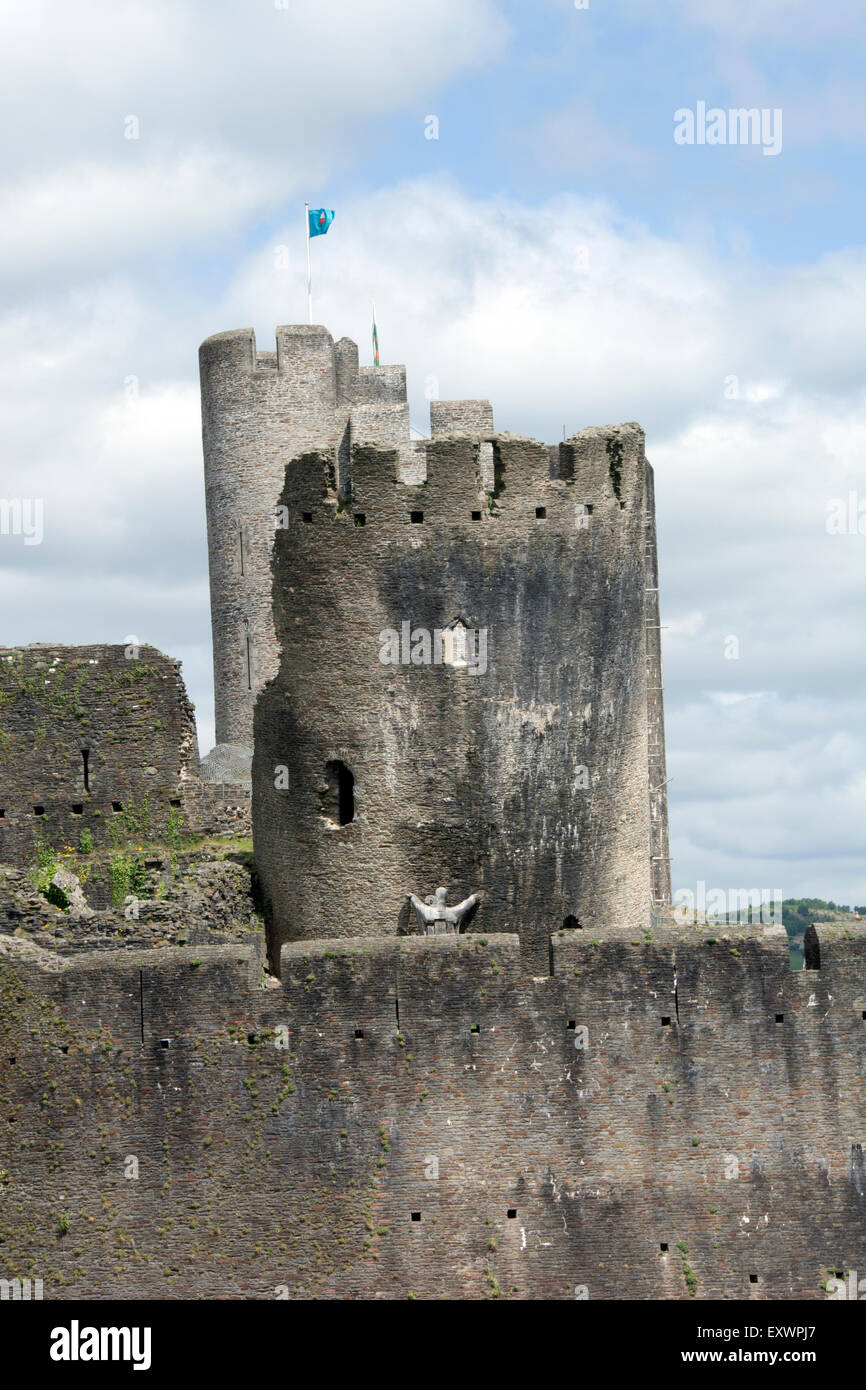 WALES; CAERPHILLY; RUINED TOWER OF CAERPHILLY CASTLE WITH EFFIGY ...