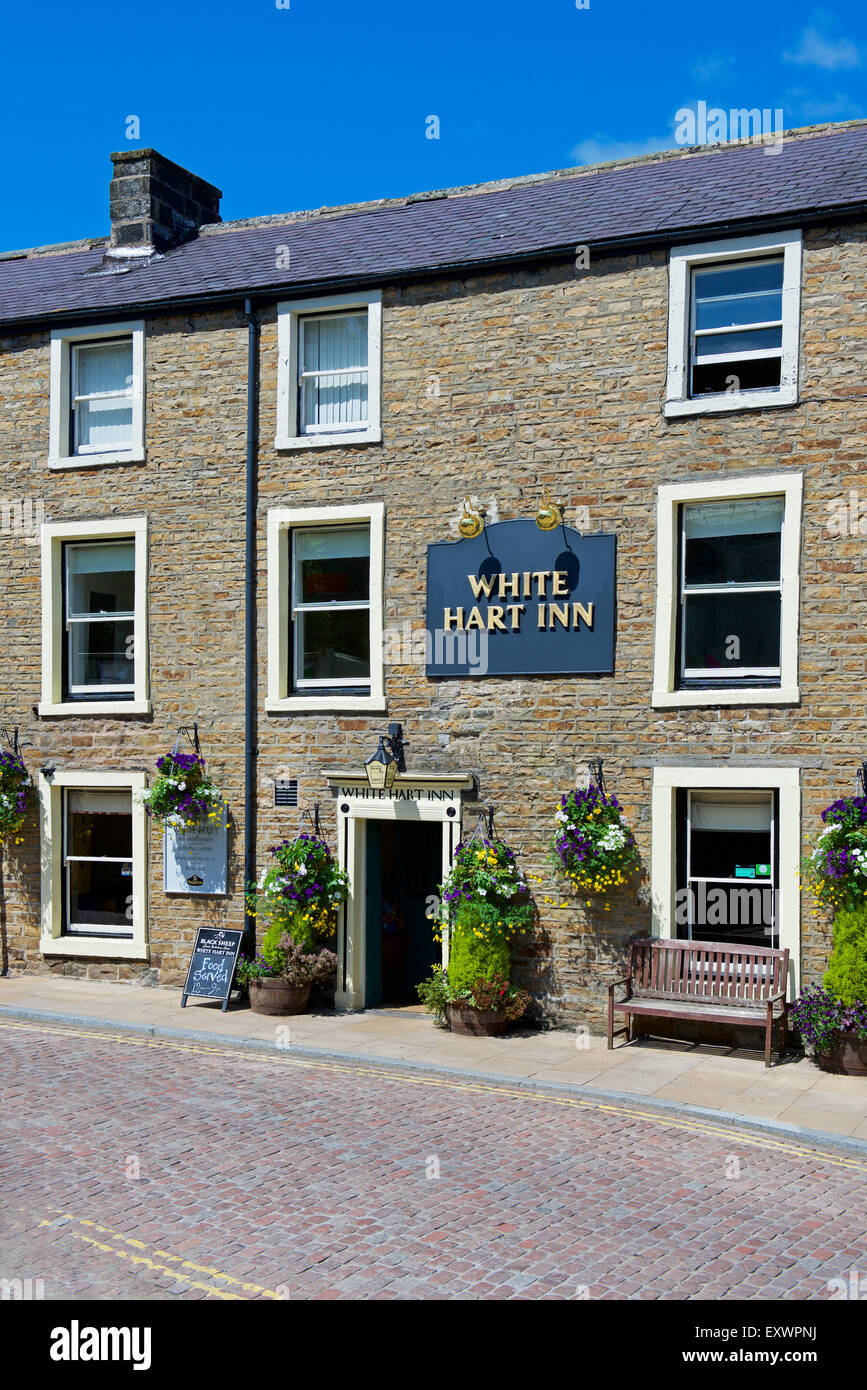 The White Hart pub in Hawes, Wensleydale, Yorkshire Dales National Park ...
