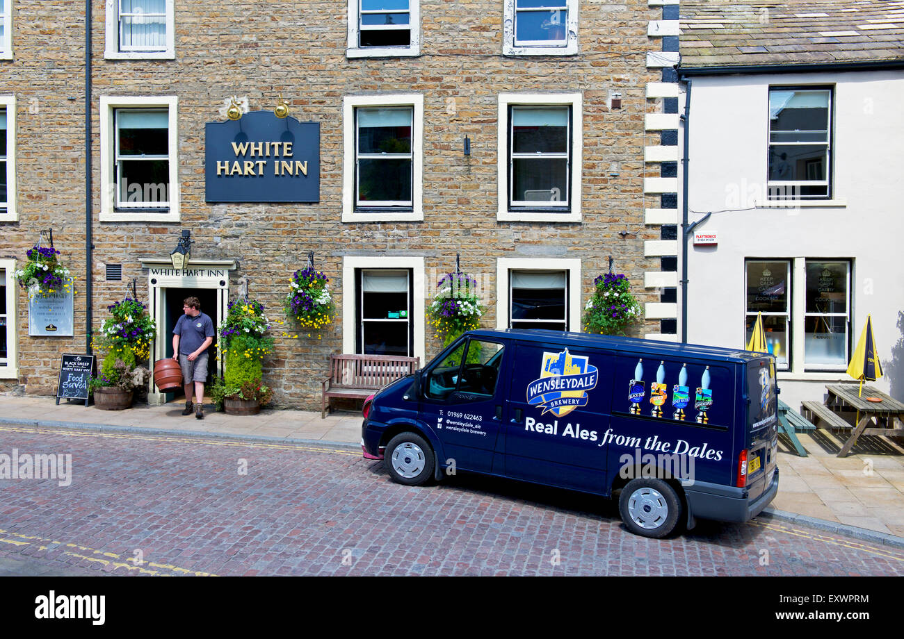 White hart inn wensleydale hi-res stock photography and images - Alamy