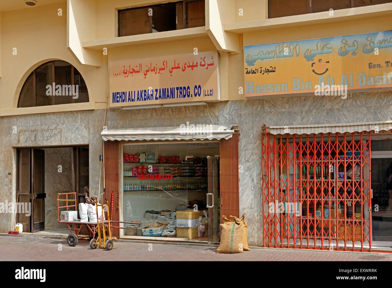 Dubai urban street hi-res stock photography and images - Alamy