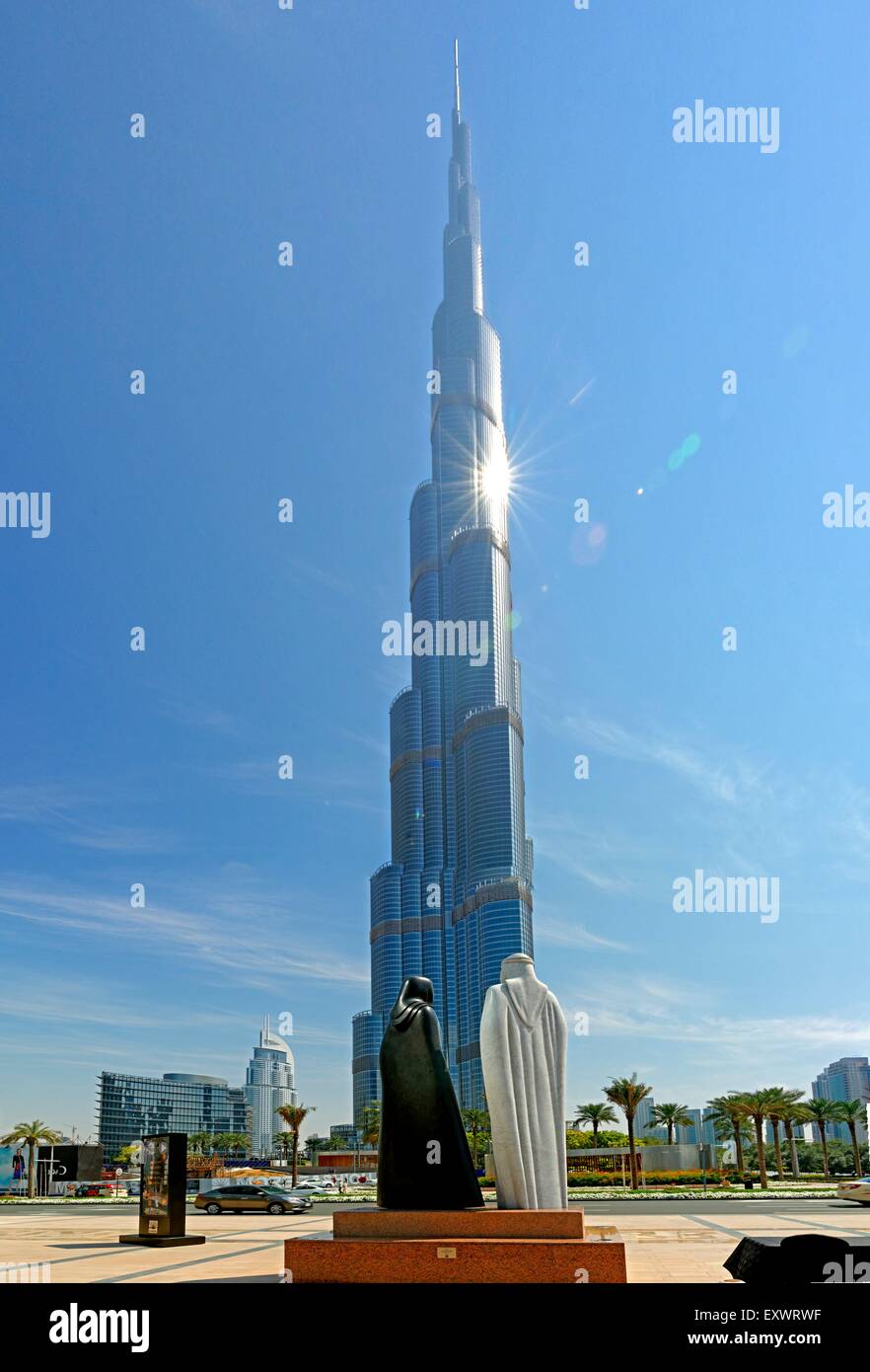 Statue burj khalifa dubai hi-res stock photography and images - Alamy