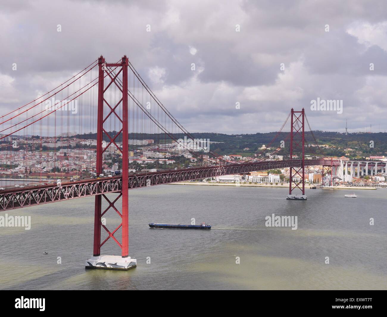 Ponte 25 de abril hi-res stock photography and images - Alamy