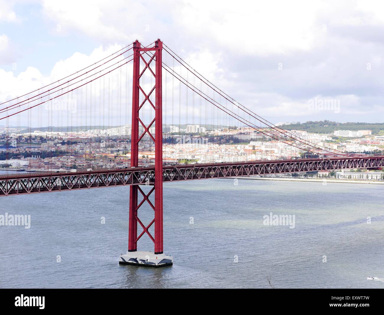Ponte 25 do abril hi-res stock photography and images - Alamy