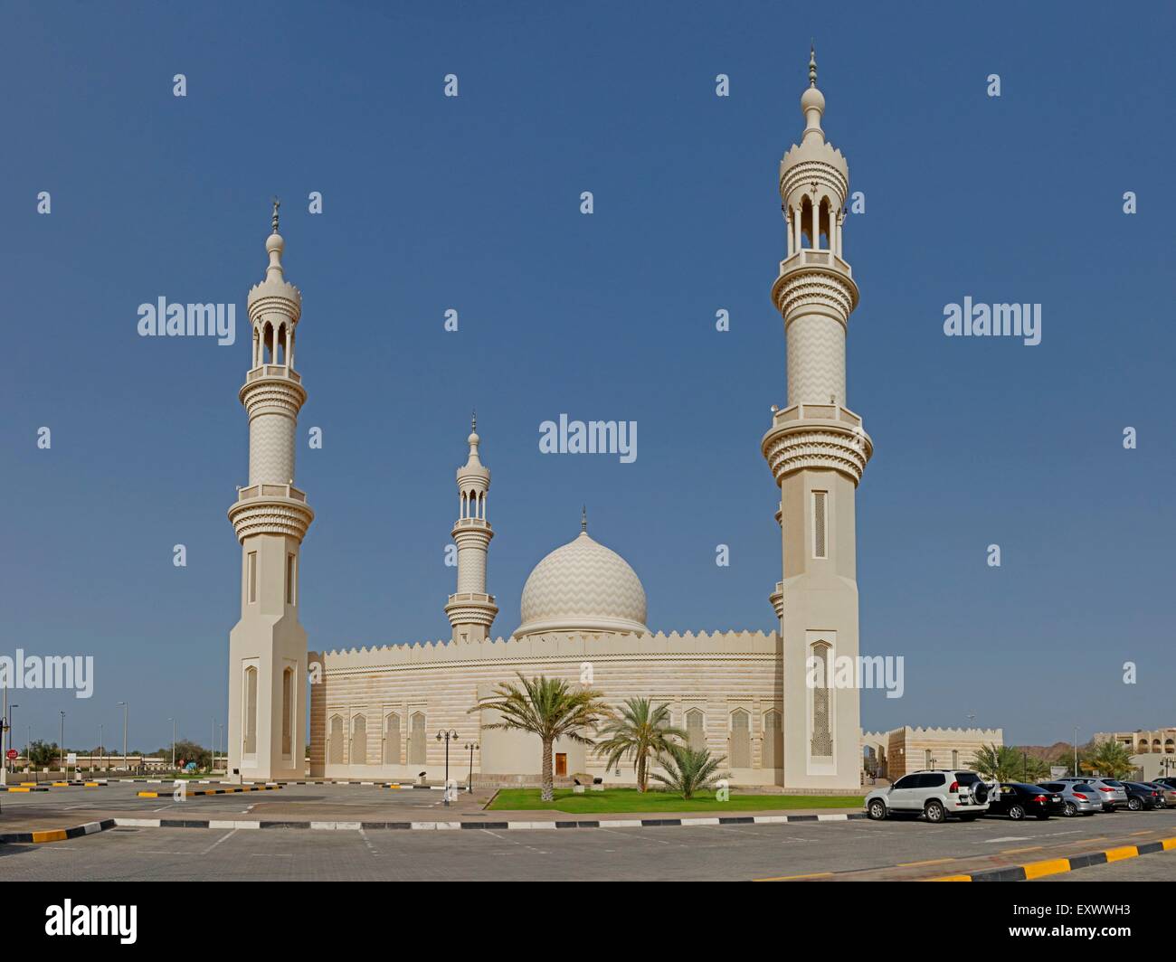Masjid Sheikh Zayed Mosque, Fujairah, United Arab Emirates Stock Photo ...