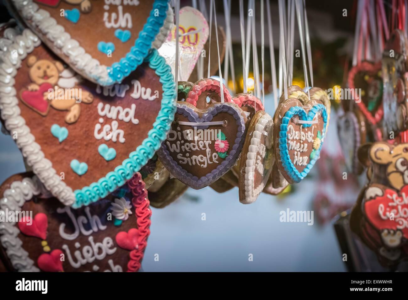 Gingerbread hearts hi-res stock photography and images - Alamy