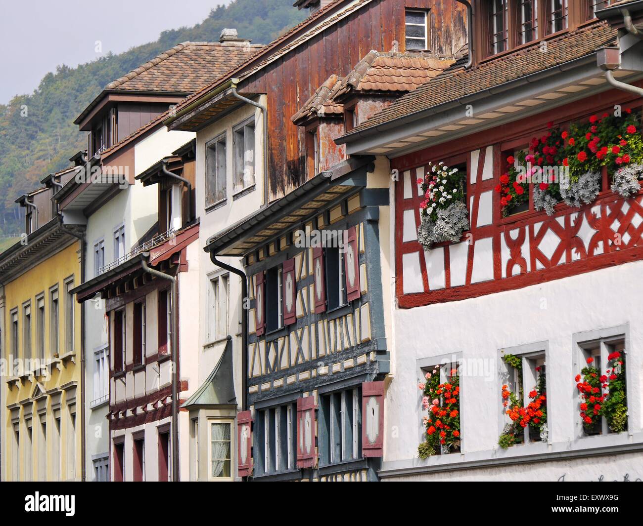 Row of medieval houses hi-res stock photography and images - Alamy