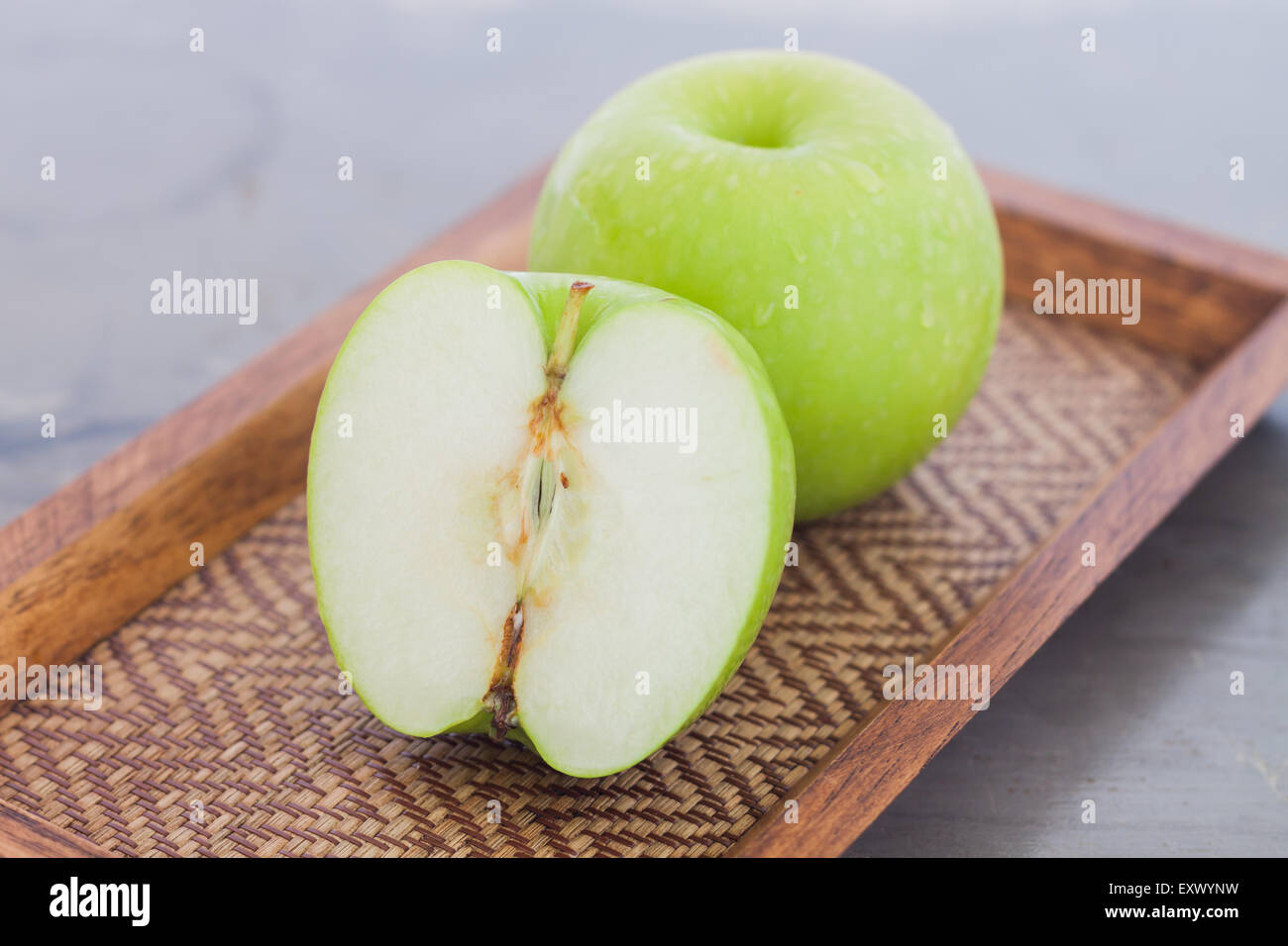 Tray of apple hi-res stock photography and images - Alamy