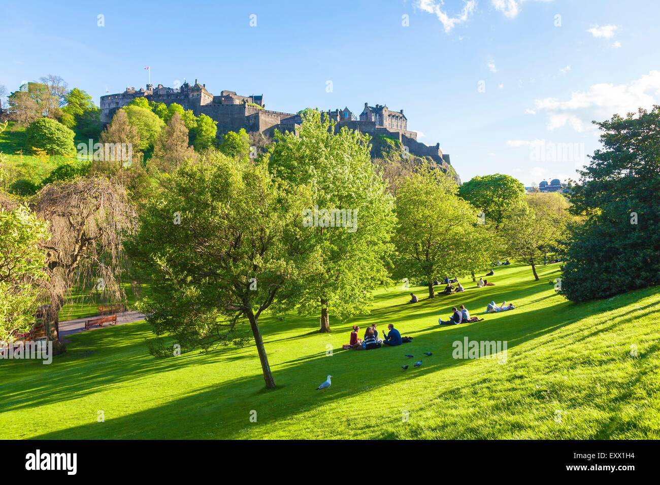 Edinburgh castle gardens hi-res stock photography and images - Alamy