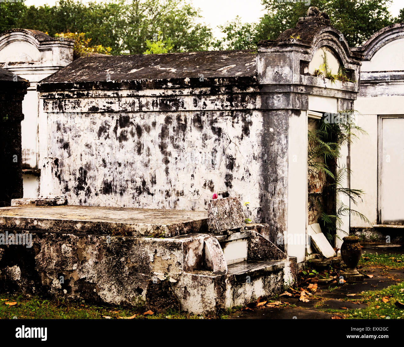 New orleans tomb hi-res stock photography and images - Alamy