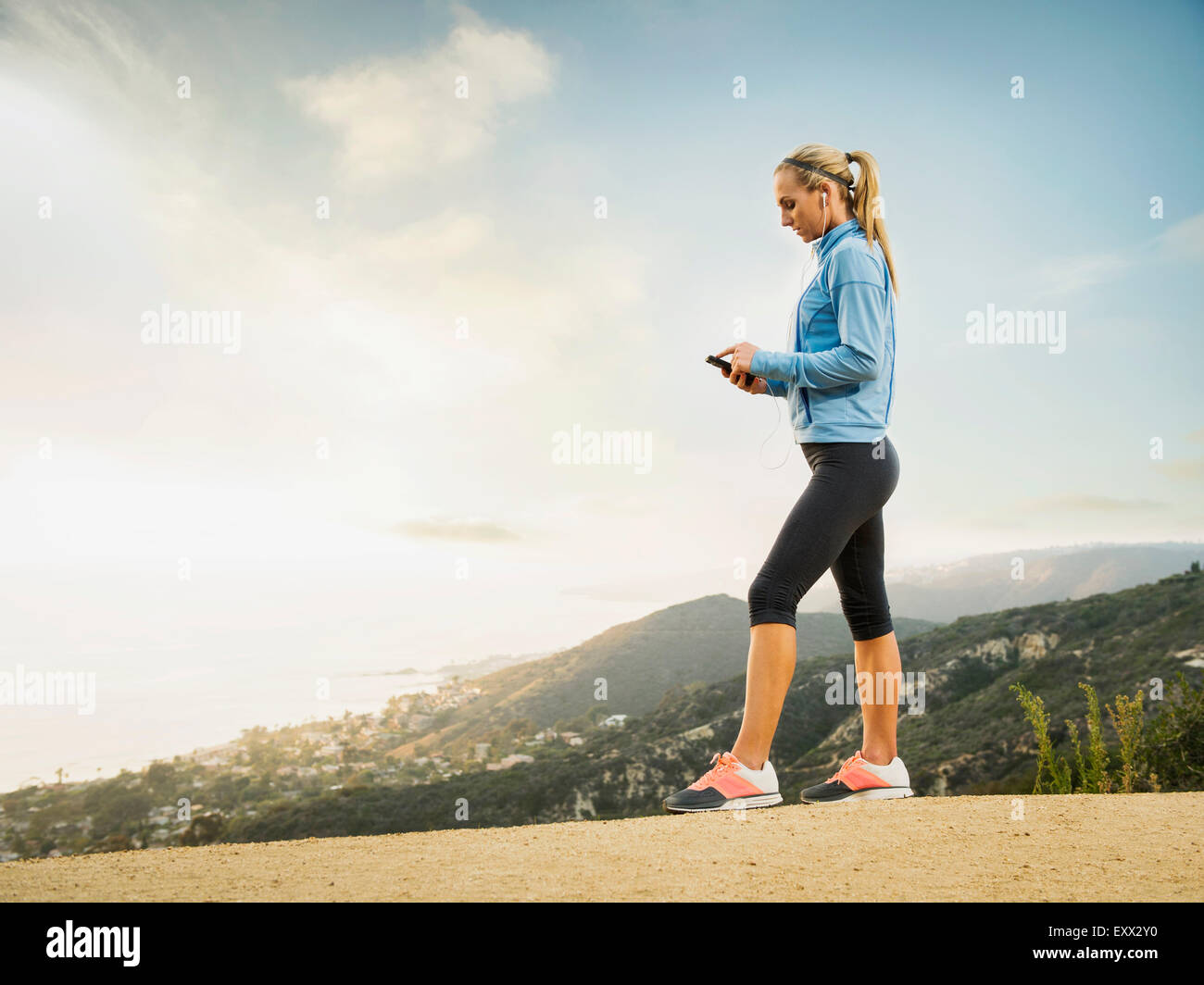 Woman jog phone hi-res stock photography and images - Alamy