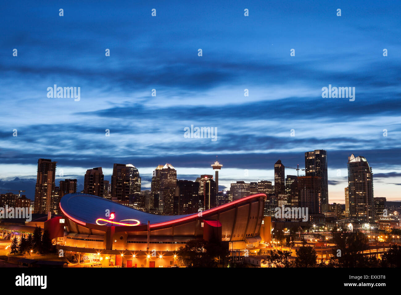 Downtown districts hi-res stock photography and images - Alamy