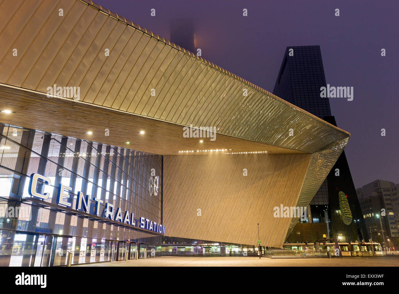 Rotterdam train centraal station hi-res stock photography and images ...