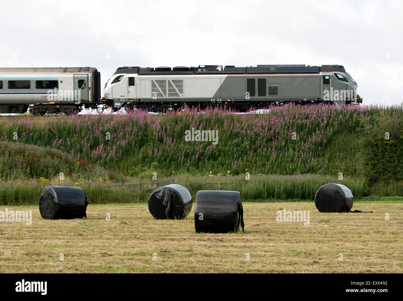 Class 68 diesel locomotive chiltern hi-res stock photography and images ...
