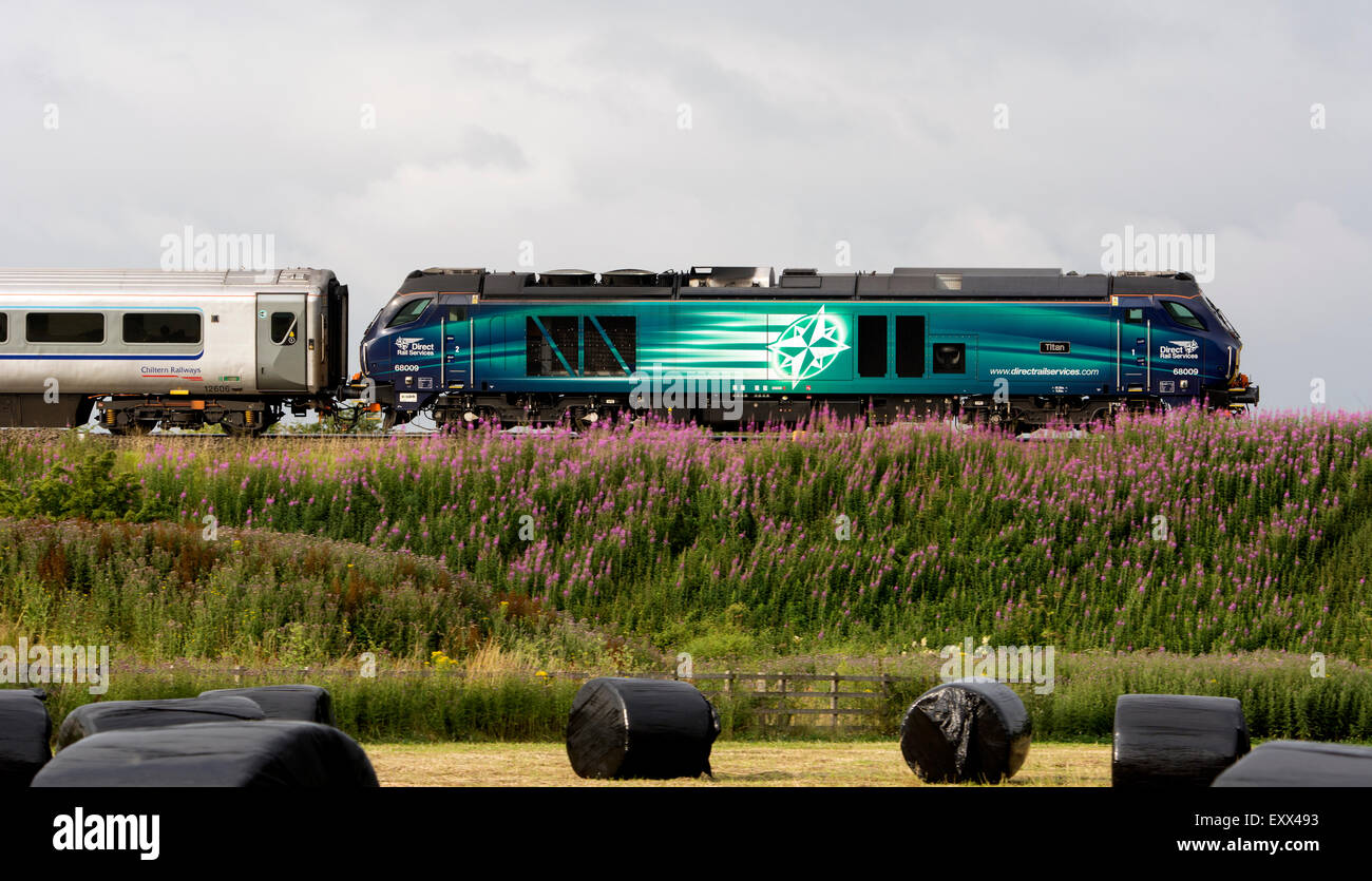 DRS Class 68 diesel locomotive on Chiltern Railways Mainline train ...