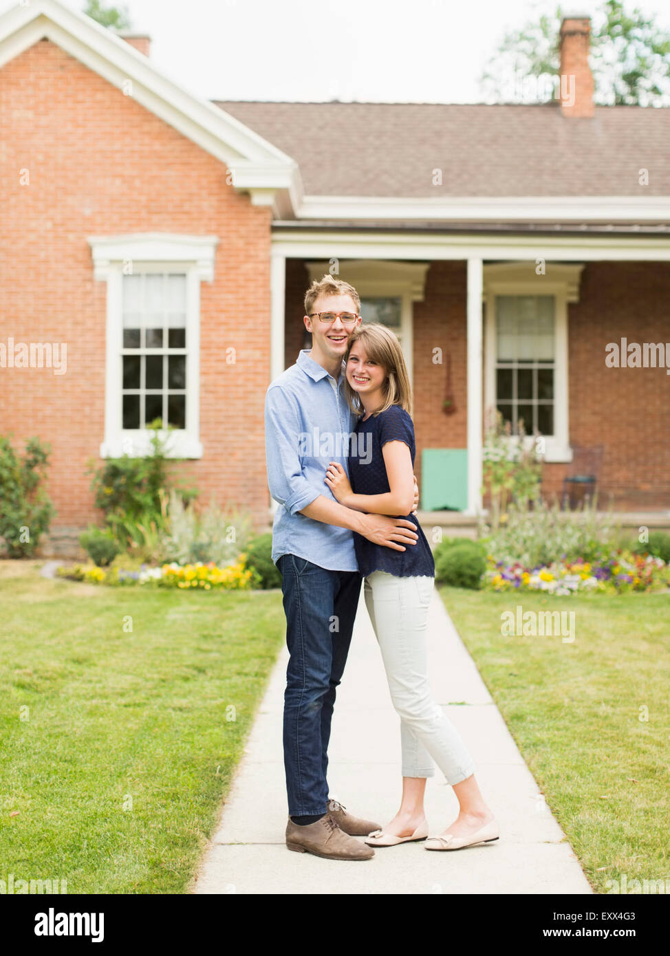 Footpath features hi-res stock photography and images - Alamy