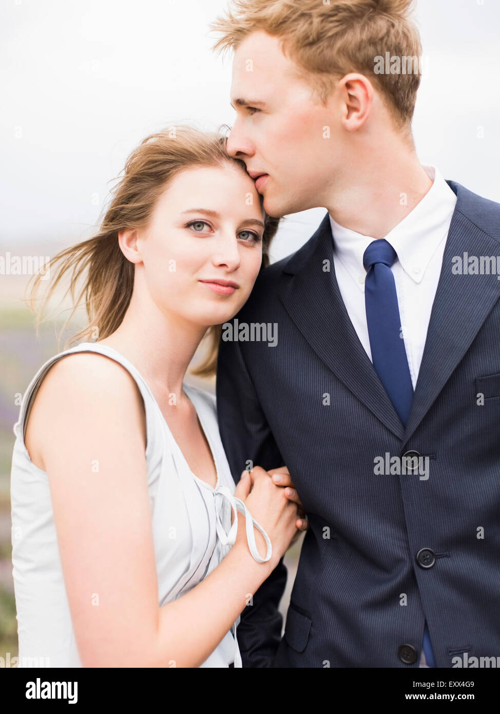 Half portrait wedding couple hi-res stock photography and images - Alamy