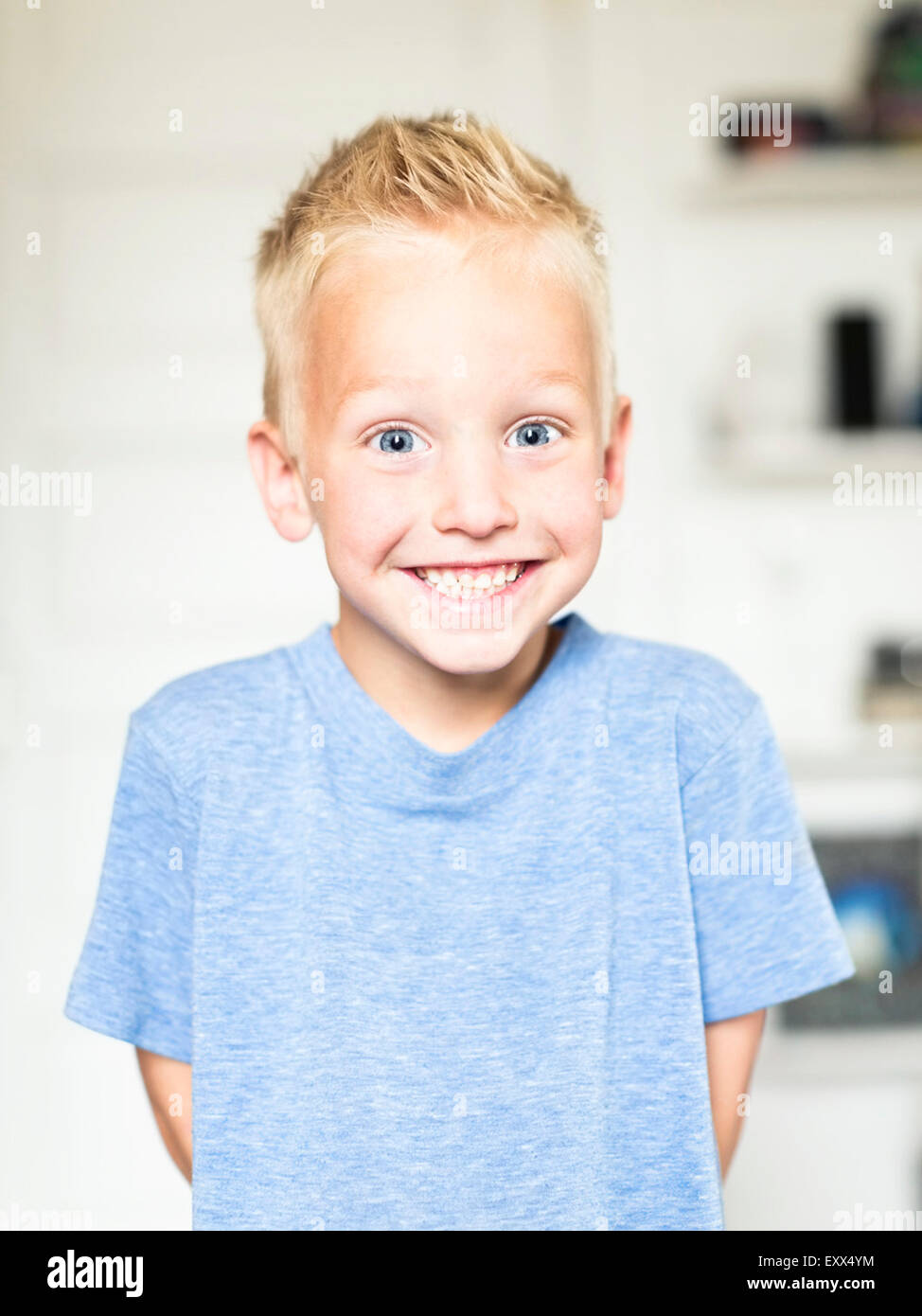 Smiling boy hi-res stock photography and images - Alamy