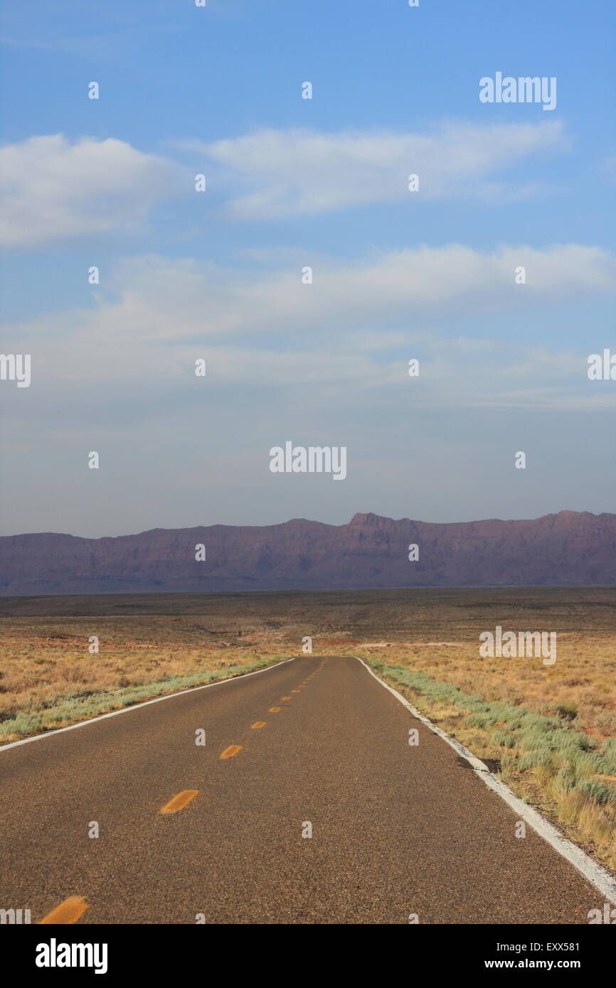 Arizona road and horizon hi-res stock photography and images - Alamy
