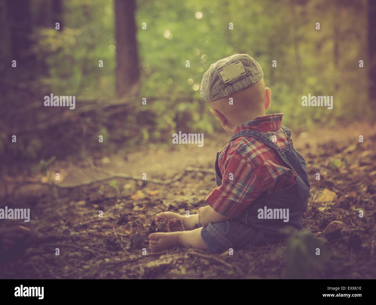 Boy from behind landscape hi-res stock photography and images - Alamy