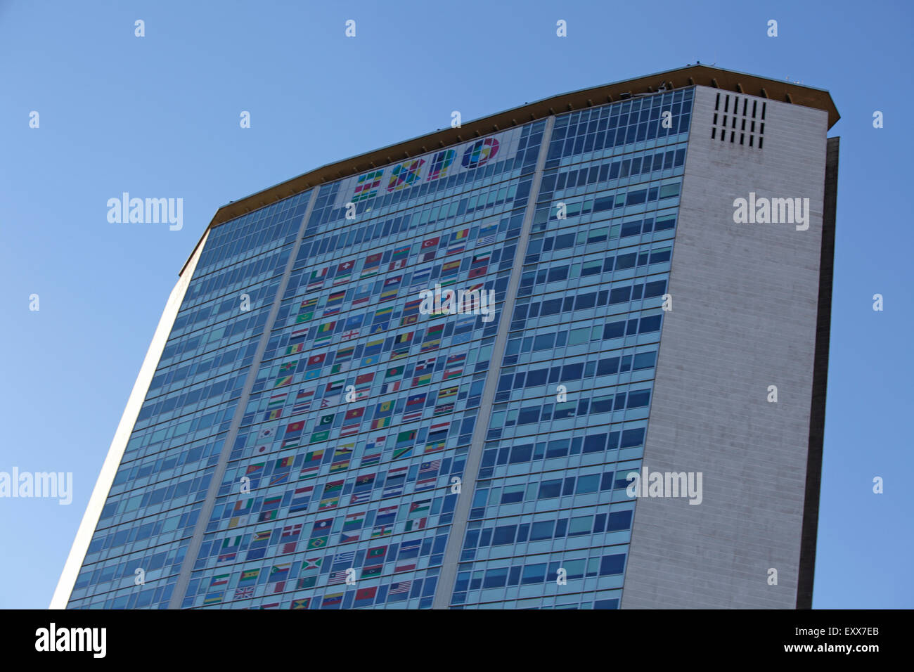 Pirellone skyscraper in milan italy hi-res stock photography and images ...