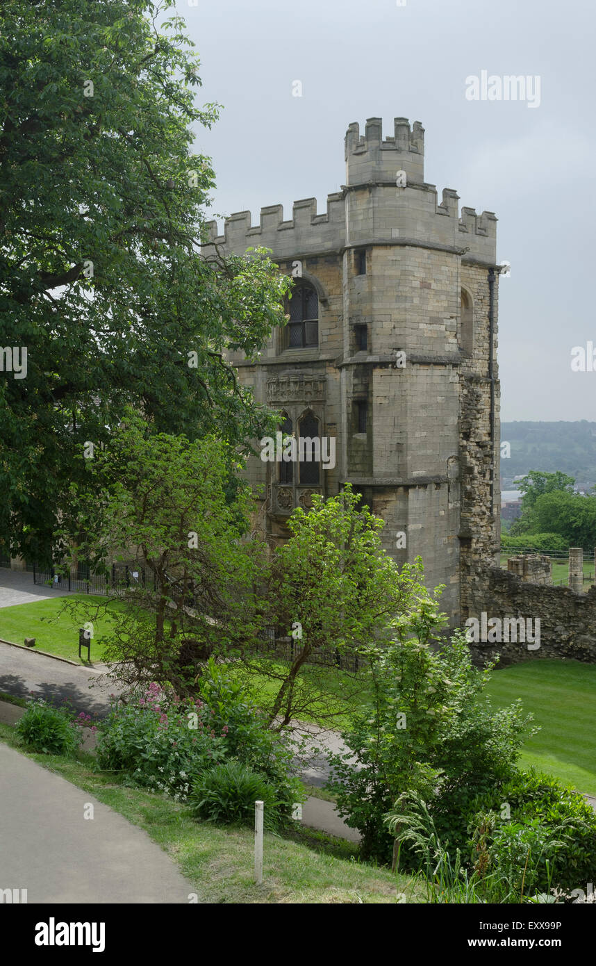 Lincoln medieval bishops palace hi-res stock photography and images - Alamy