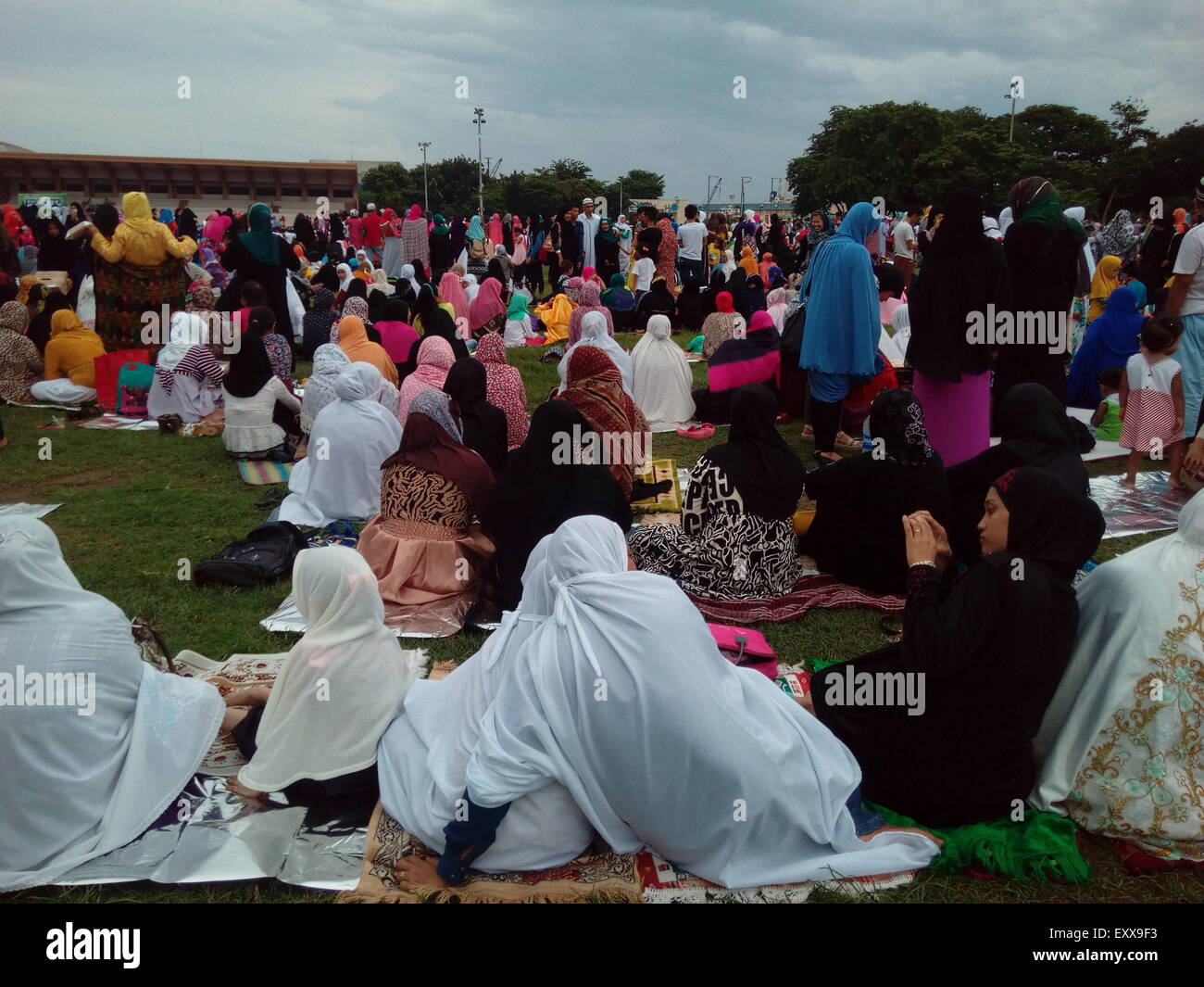 Manila, Philippines. 17th July, 2015. Thousands of Filipino Muslims ...