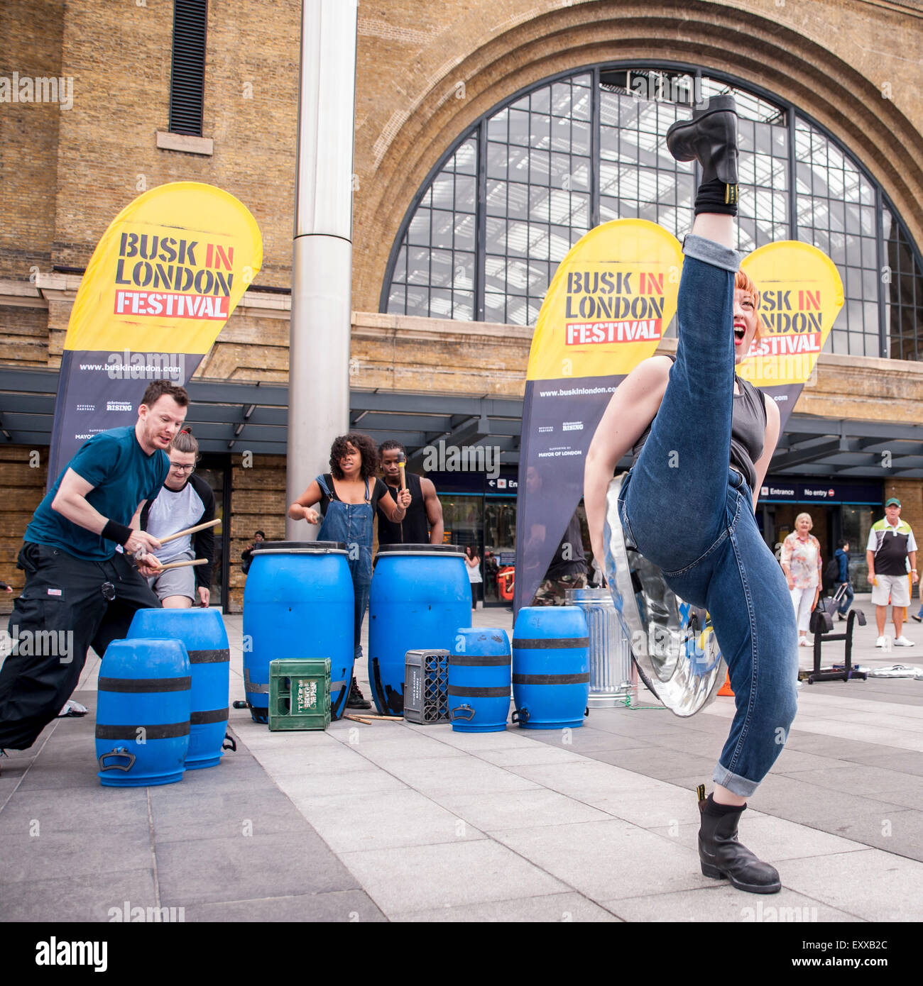 Kings cross station busking day hi-res stock photography and images - Alamy