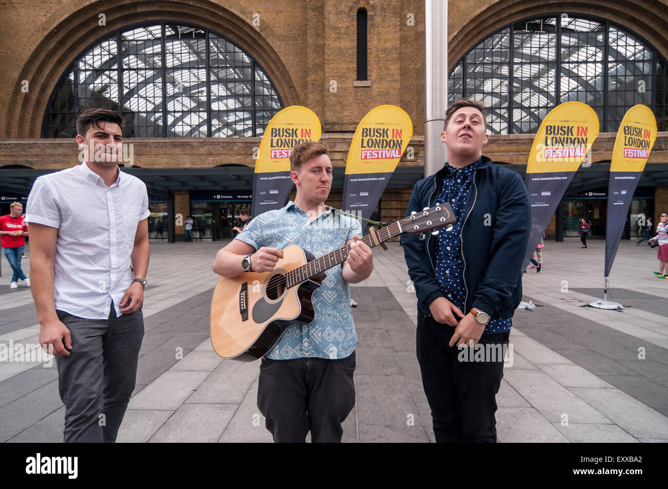 Kings cross station busking day hi-res stock photography and images - Alamy
