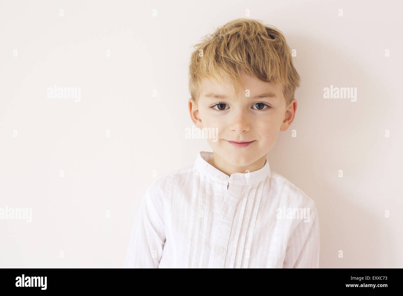 Head shoulders portrait little boy hi-res stock photography and images ...