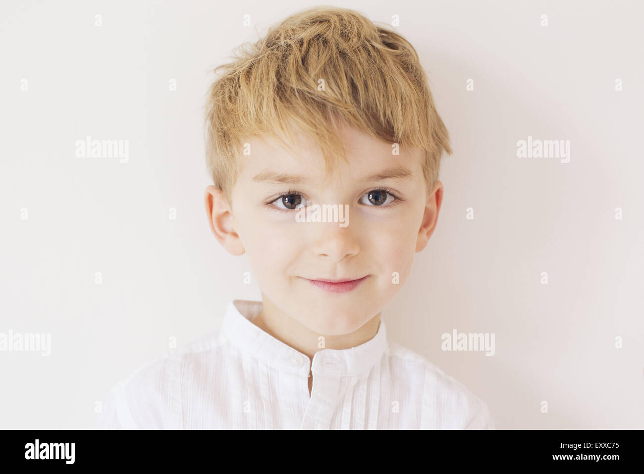 Little boy portrait hi-res stock photography and images - Alamy