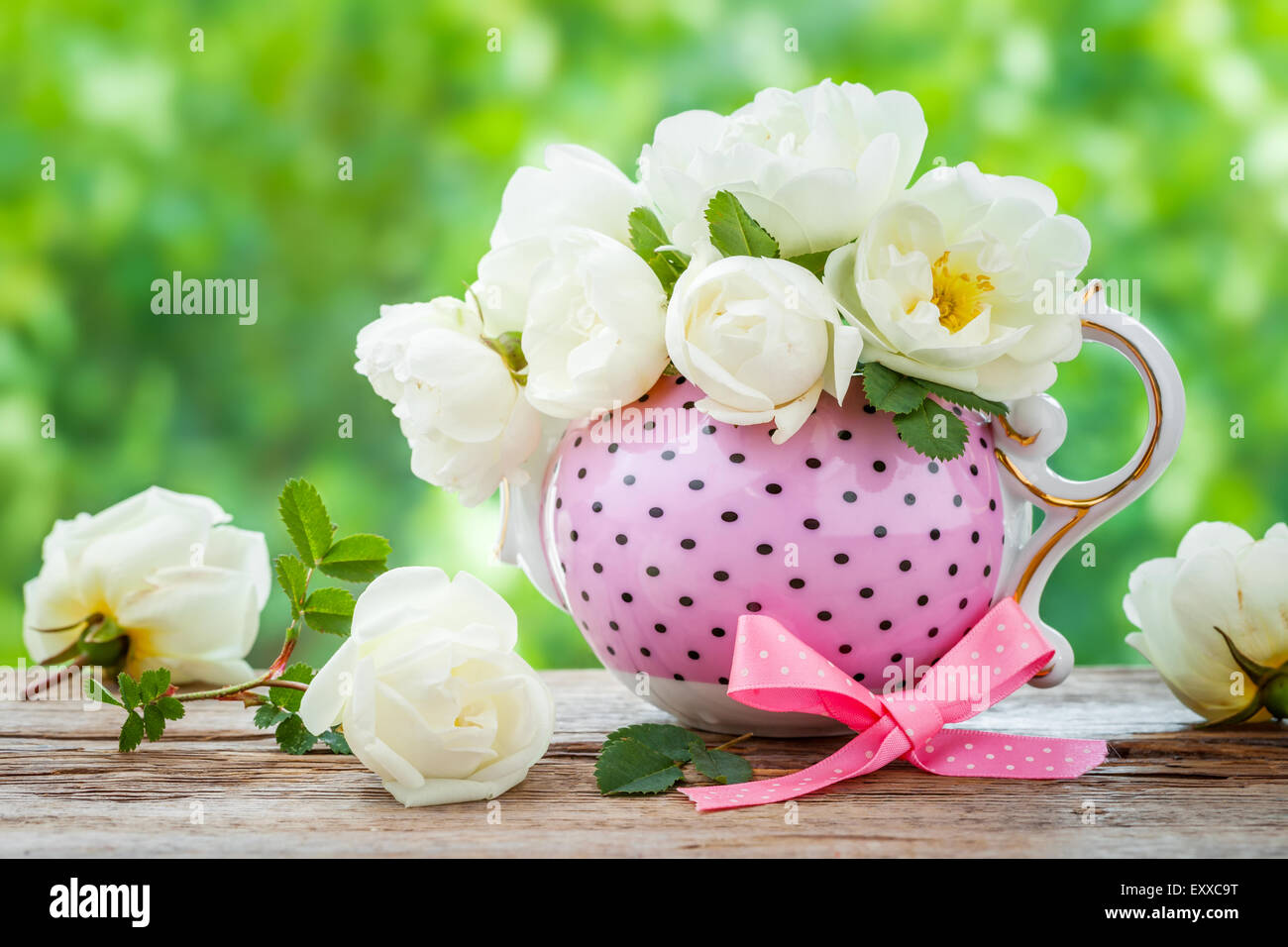 Tea kettle and bouquet of roses. Wedding or birthday still life Stock ...