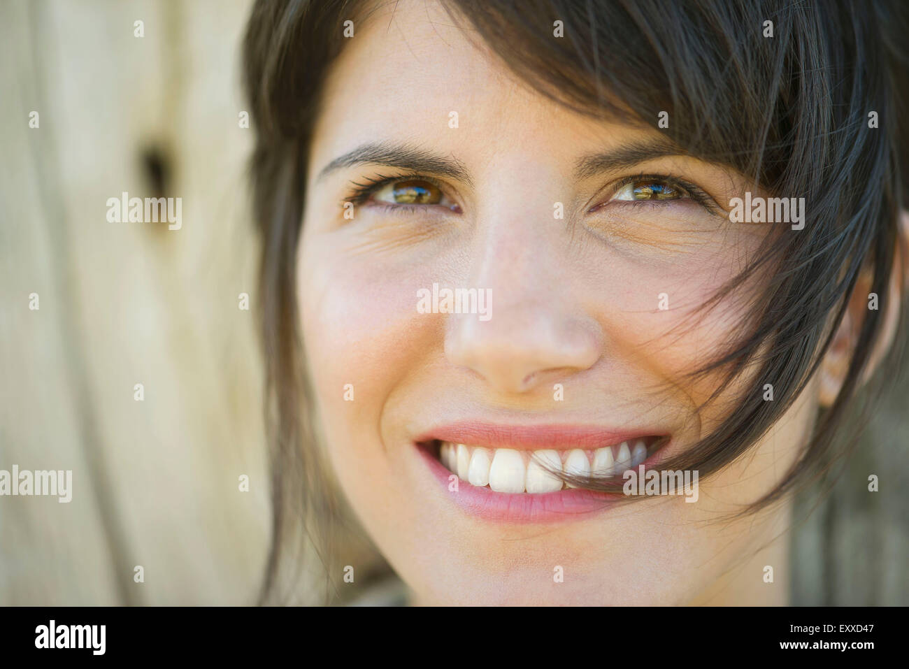 Woman smiling cheerfully, portrait Stock Photo - Alamy