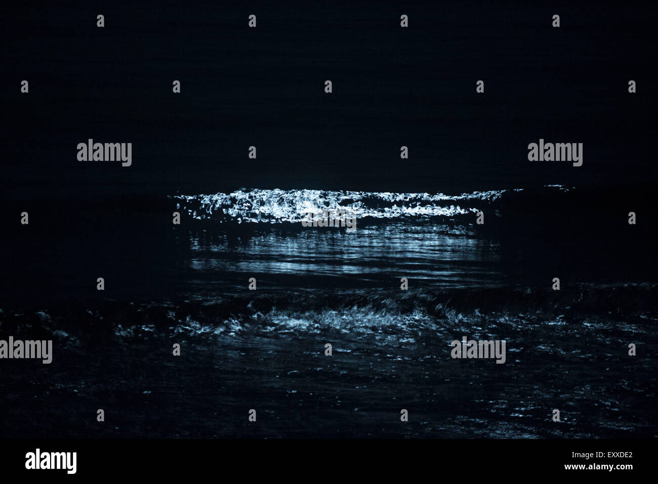 Moonlight reflecting on water hi-res stock photography and images - Alamy